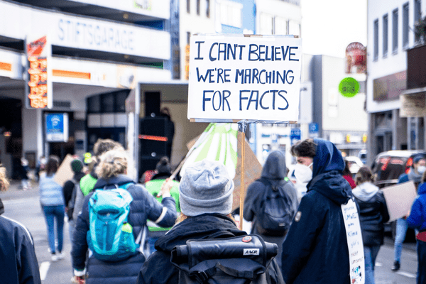 Google Search Algorithm: How It Works & How to Rank (2025)